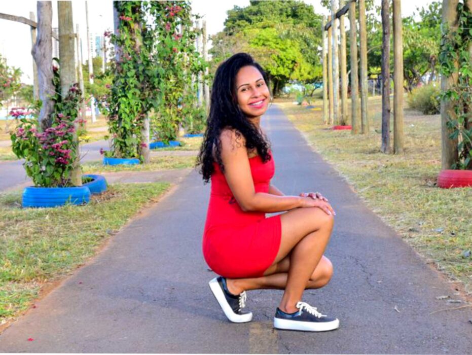 Morena fogosa que adora fazer oral no carro bem babadinho - GP SHOW